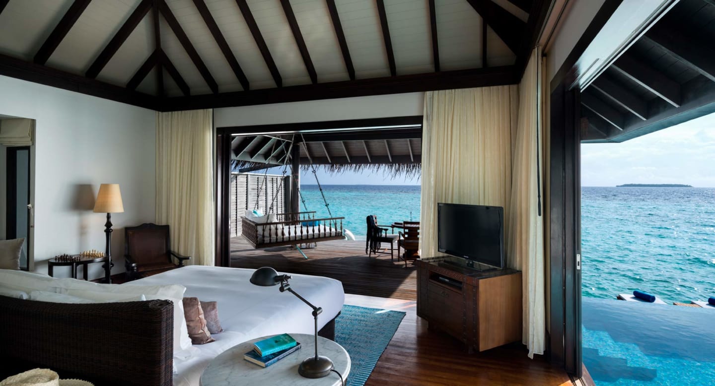 Maldives Manta Ray Swimming | Swim with Rays with Anantara