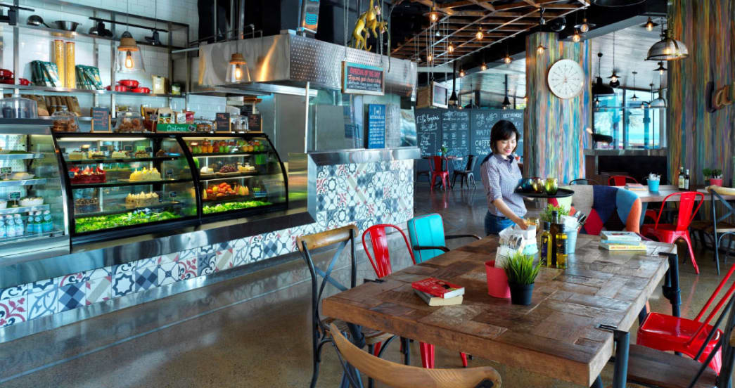 Coffee House Dubai | Revo Café at Anantara The Palm Dubai