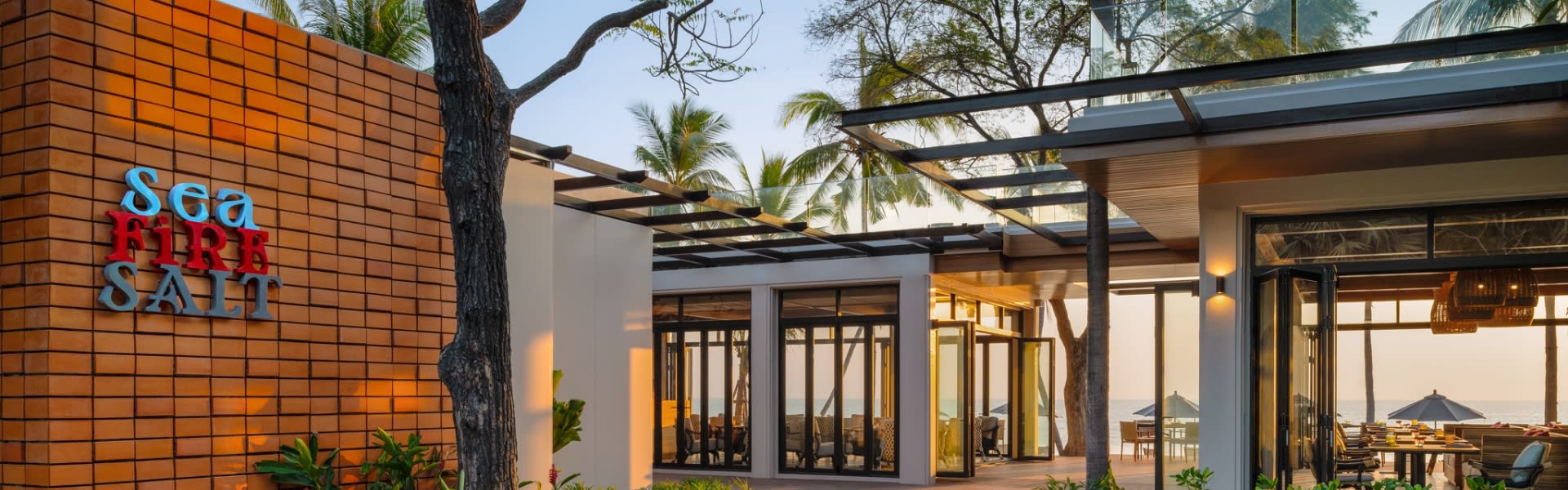 Oceanfront restaurant & bar | Sea Fire Salt at Anantara Hua Hin