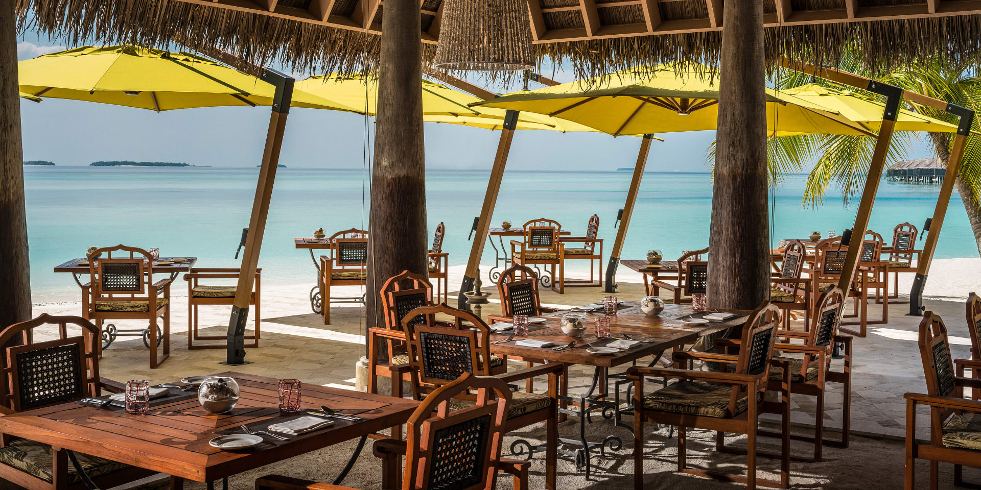 Restaurant de plage aux Maldives | Plates | Anantara Kihavah Villas