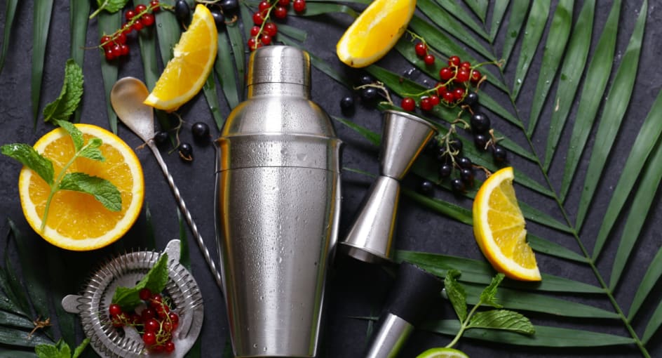 Cocktail Making Class Dubai | Anantara World Islands Mixology Class